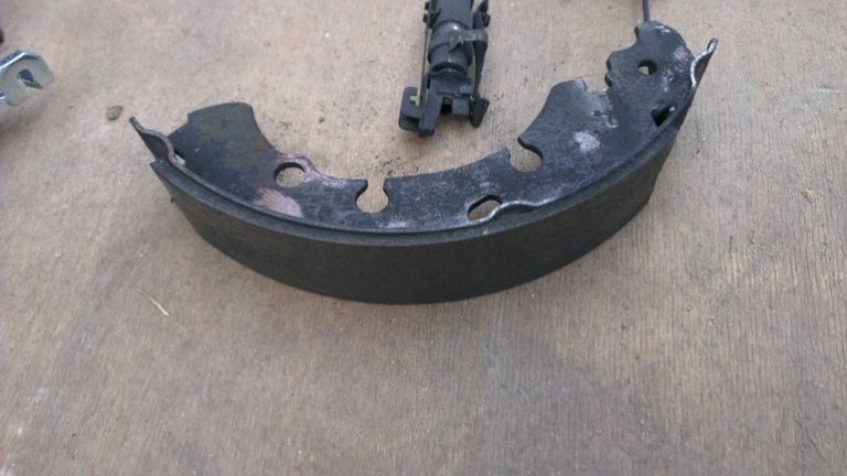Замена задних тормозных колодок Форд Фьюжн: описание, выбор
